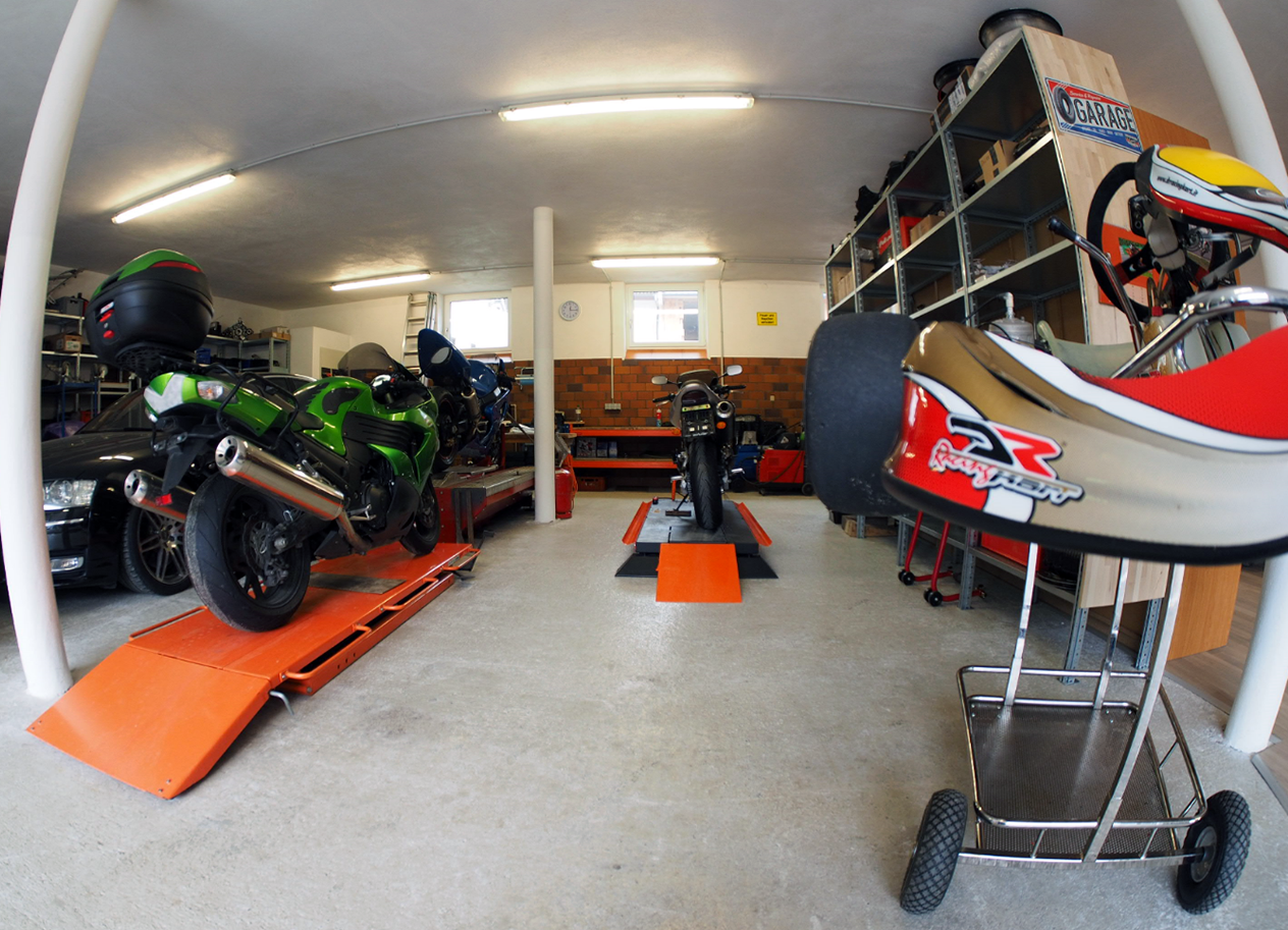 Biker-Garage – by Stefan Käferböck
